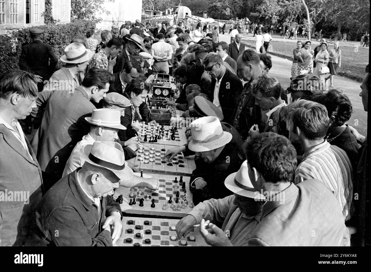 Moscow: Chess is popular ... and en masse, in Gorki Park. 7 August 1965 ...
