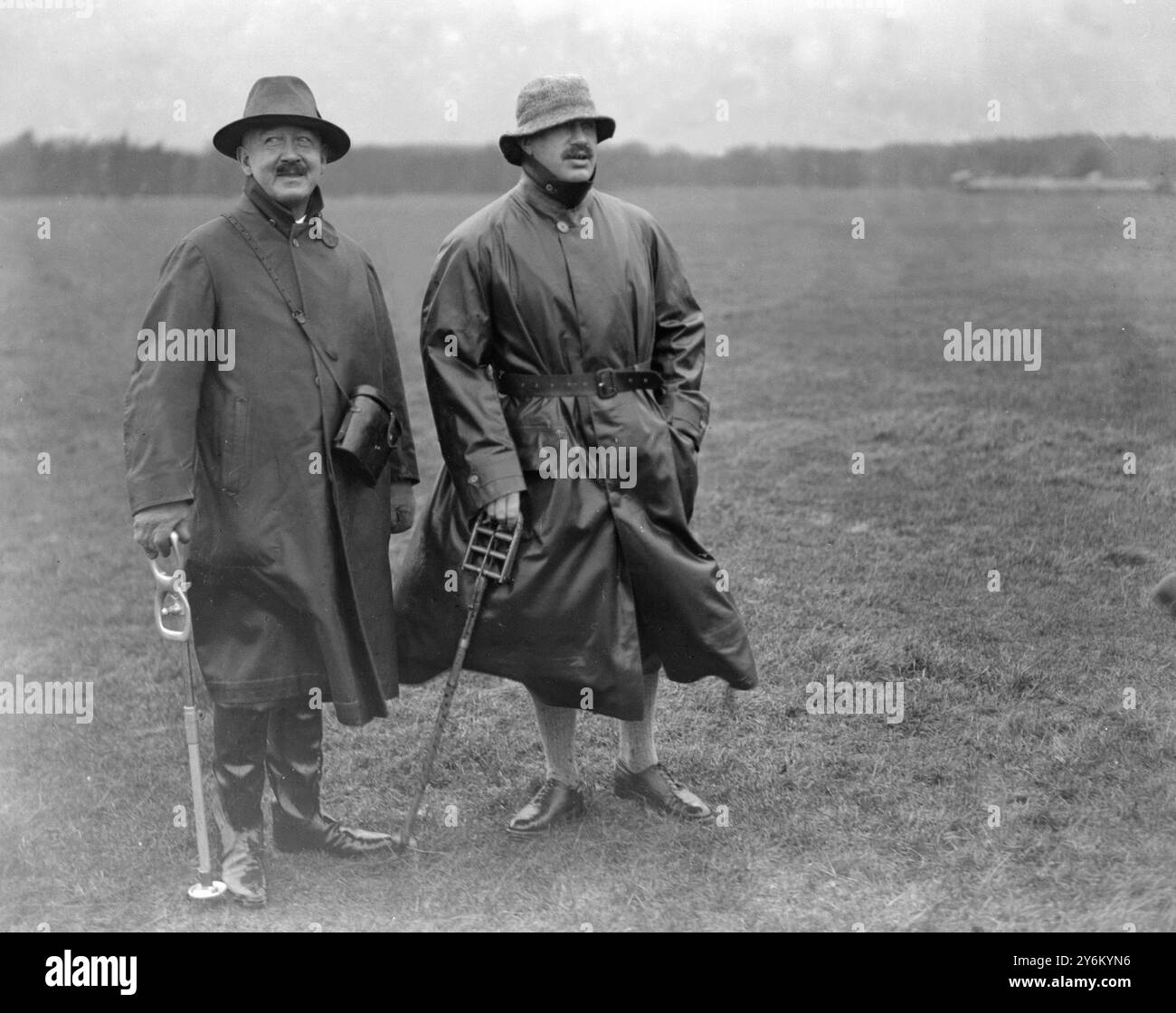 Southern Counties Coursing meet at Mentmore Park. Mr Stanley N. Dennis ...