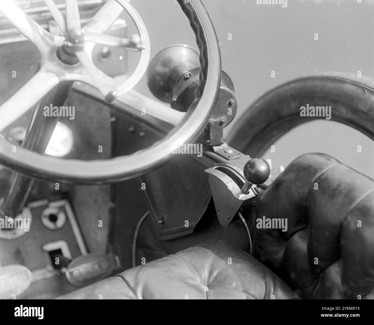 Safety Signal. By means of a movable disc on the rear of a motor car ...