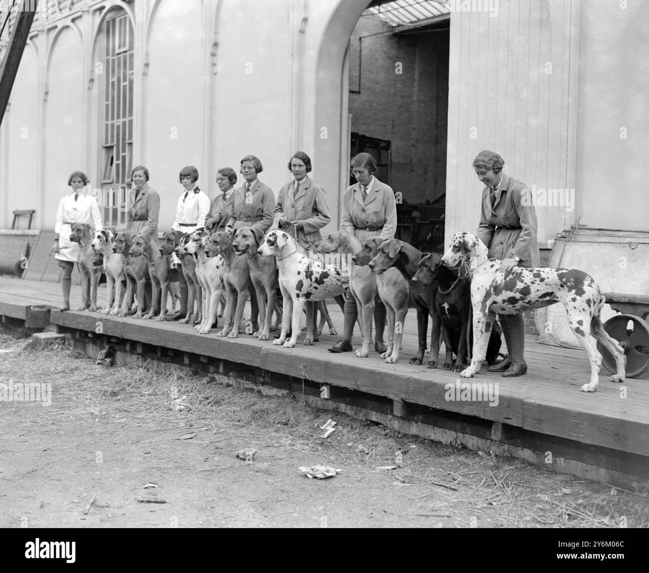 Kennels at the palace Black and White Stock Photos & Images - Alamy