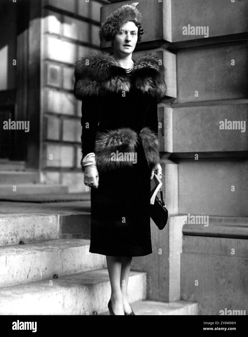 Lady Illingworth at Burlington House 1939 Scottish Art Exhibition Stock ...