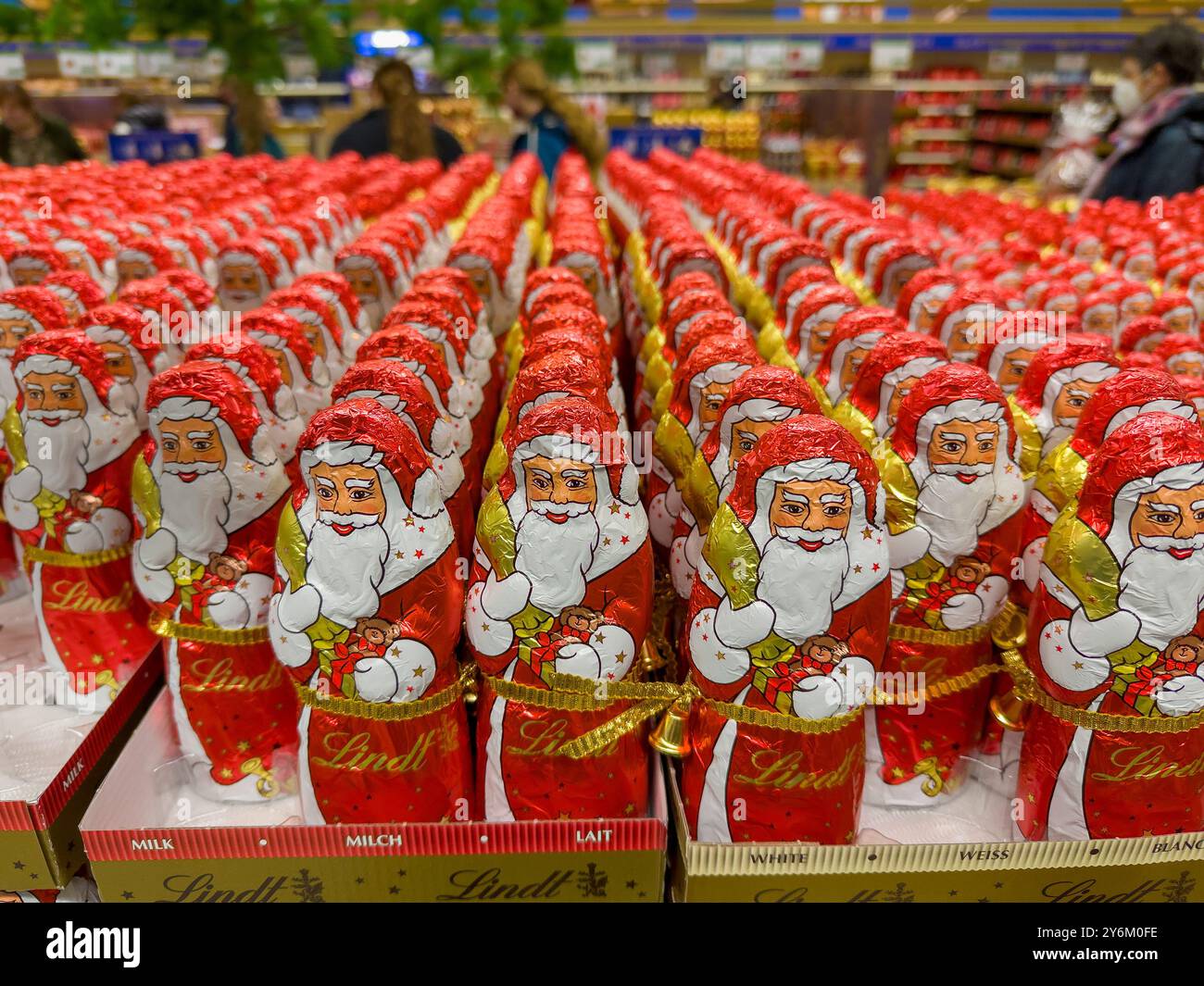 Lindt chocolate store hi-res stock photography and images - Alamy