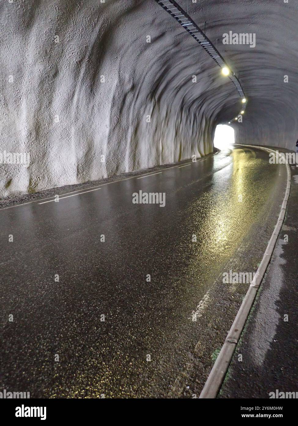 Transmission tunnel hi-res stock photography and images - Alamy