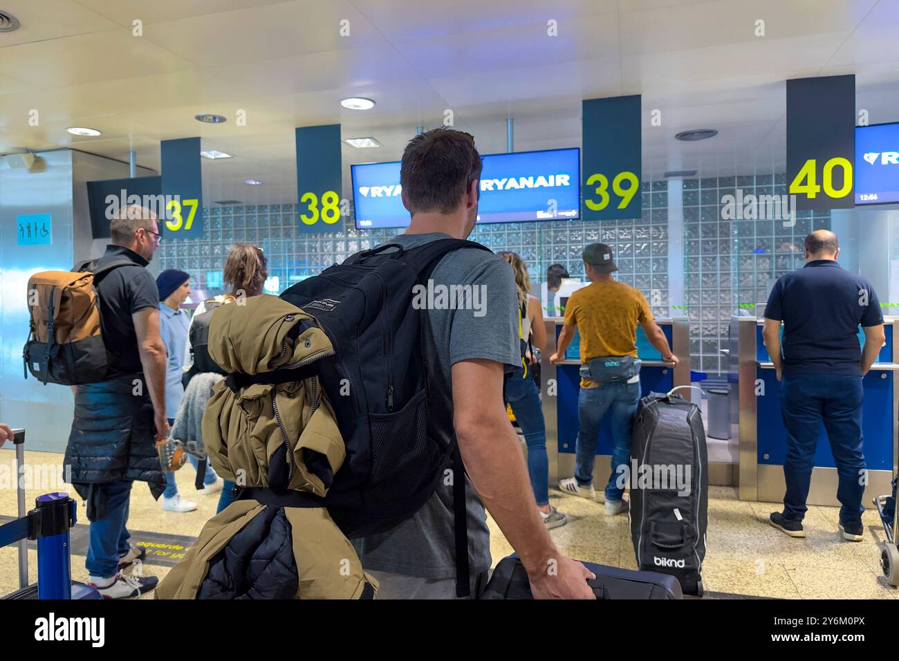Aerial man airport hi-res stock photography and images - Alamy