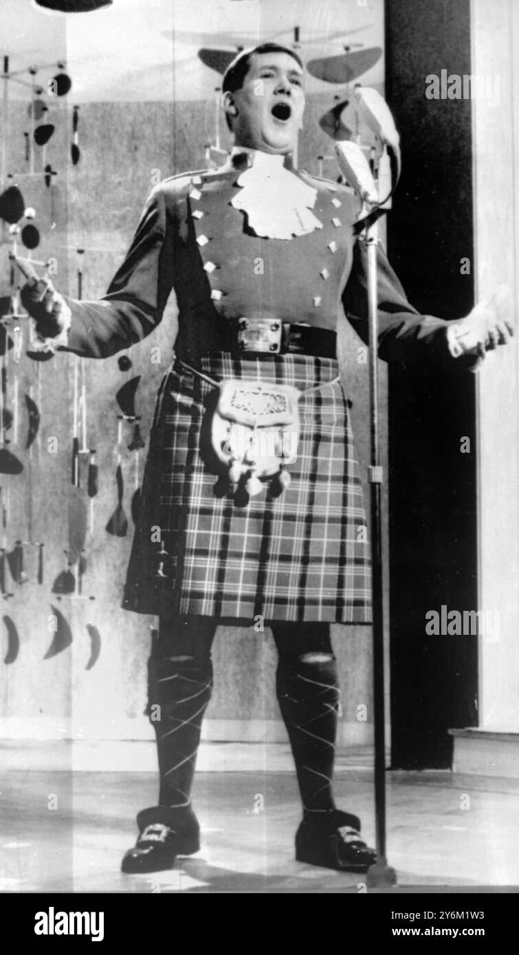Luxembourg: Scottish singer Kenneth McKellar, Britain's representative ...