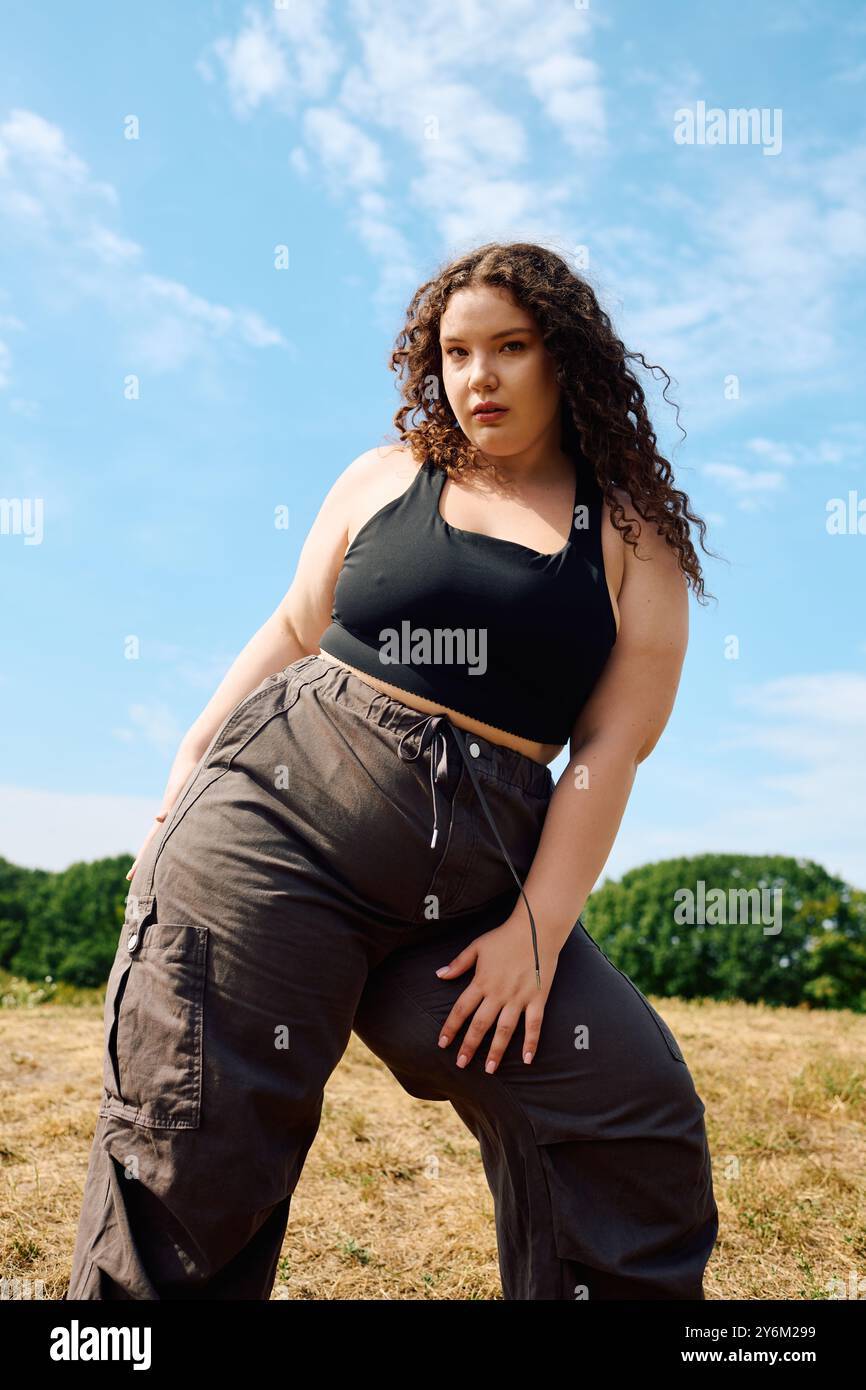Curvy woman poses hi-res stock photography and images - Alamy