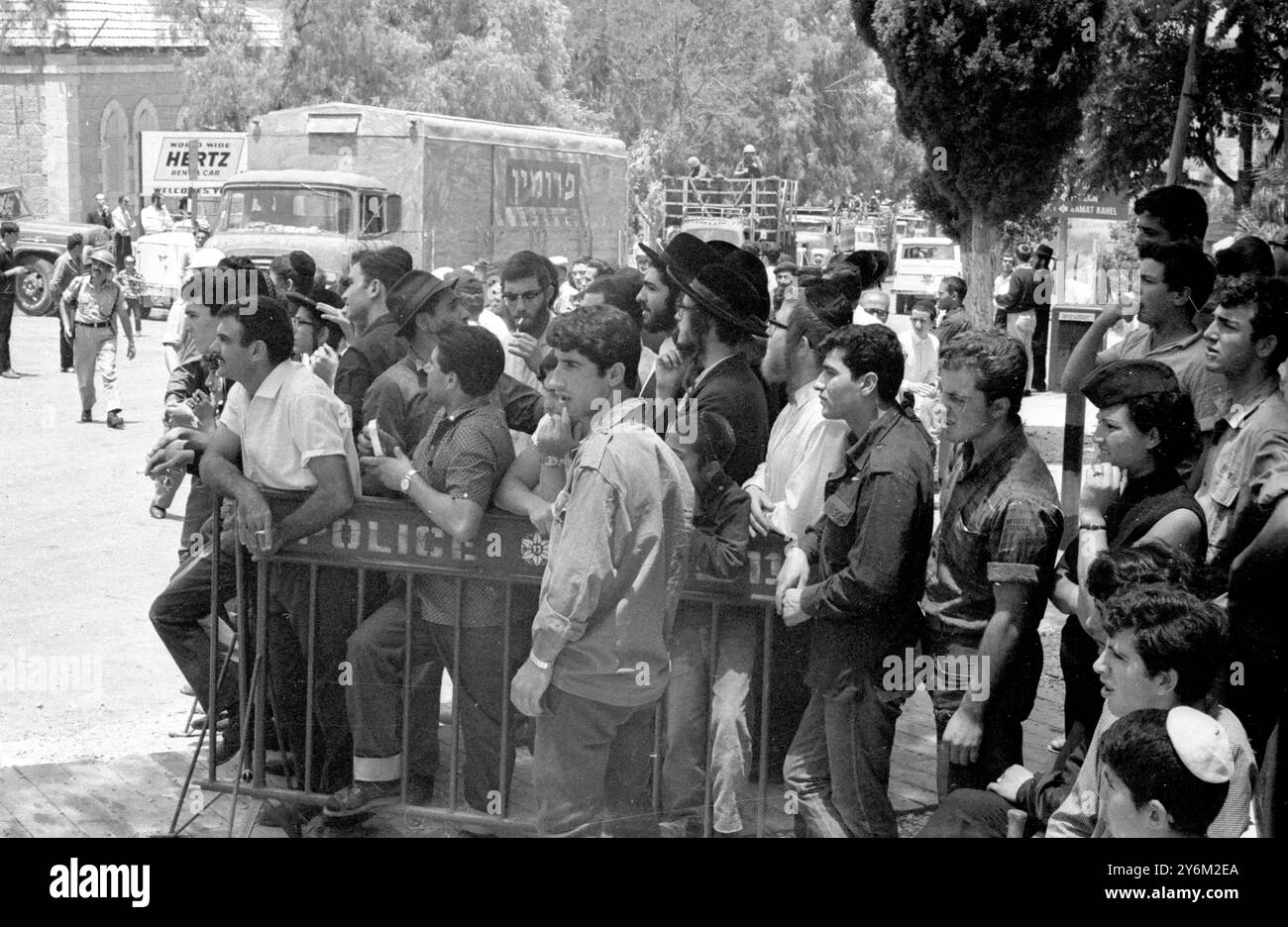 6 Day War Jubilant Israelis pictured at Mandelbaum Gate moments after ...