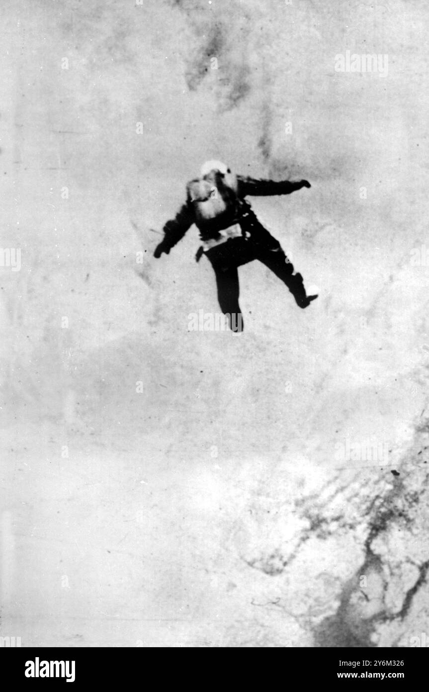 Big drop, New Mexico Captain Joseph Kittinger, aged 31, is photographed ...