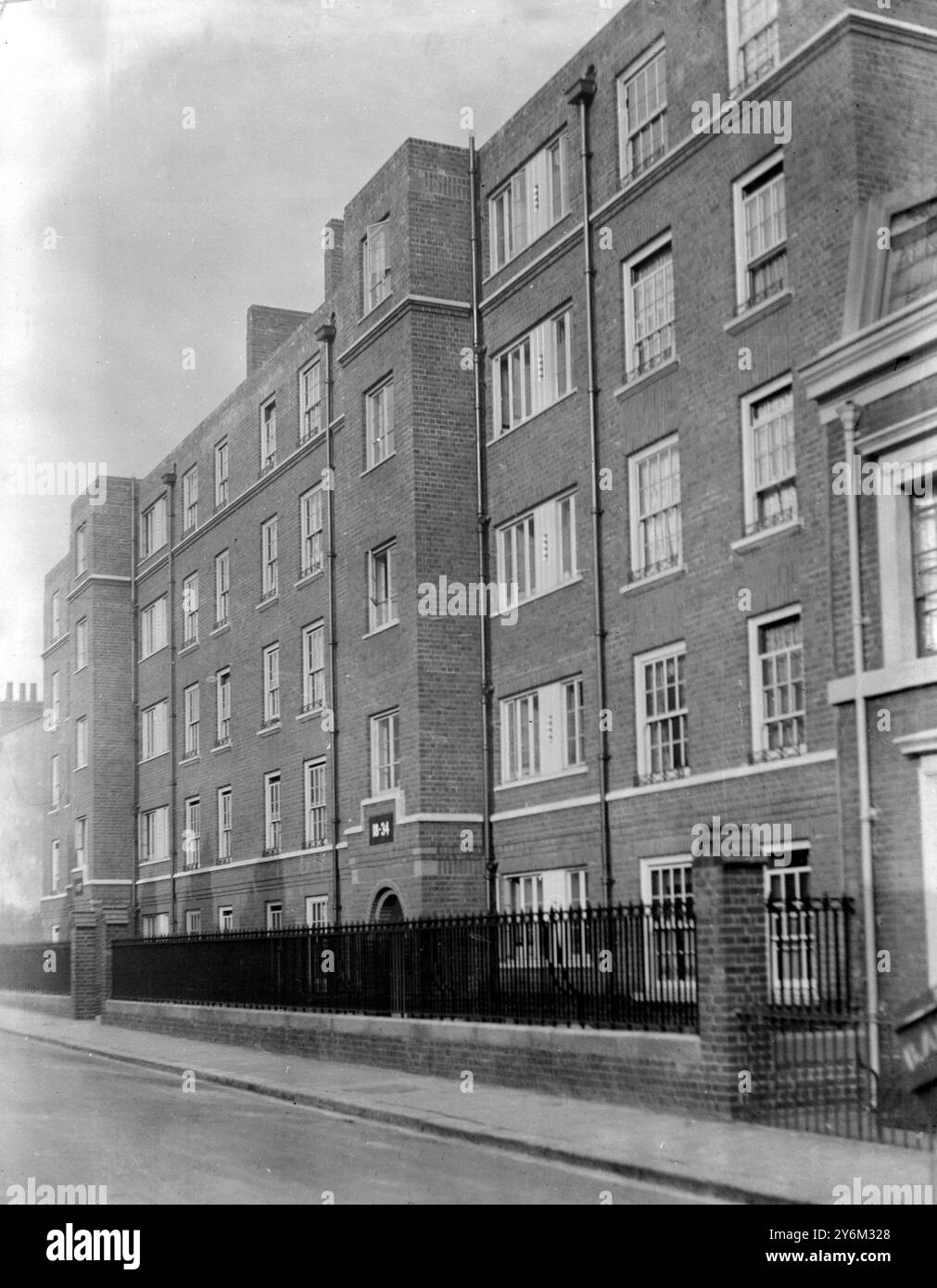 Jewish Board of Guardians new housing estate, Lincolon Street, Mile End ...