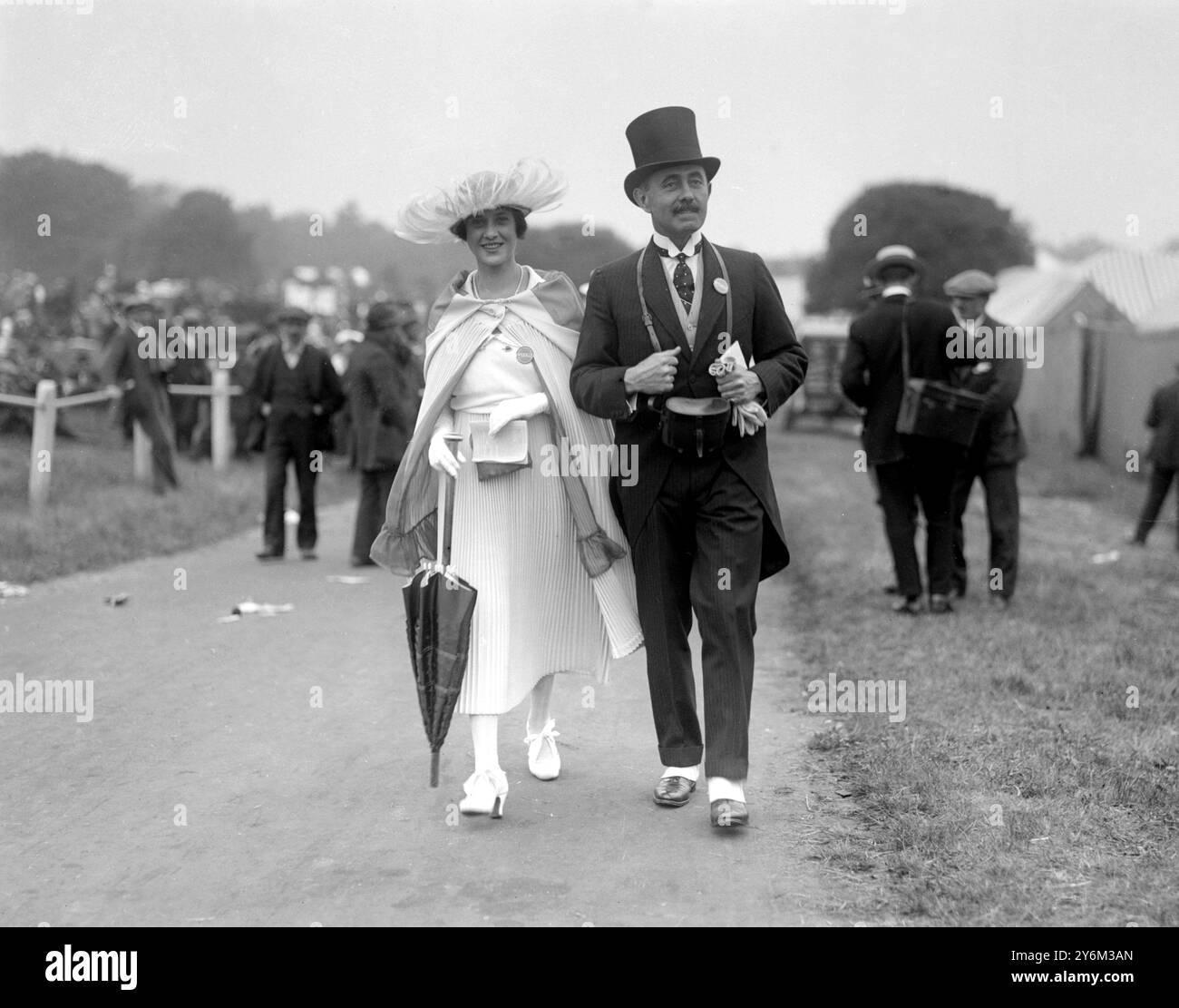 Fashion at the Ascot races 1920. Gentleman wearing a top hat and tails ...