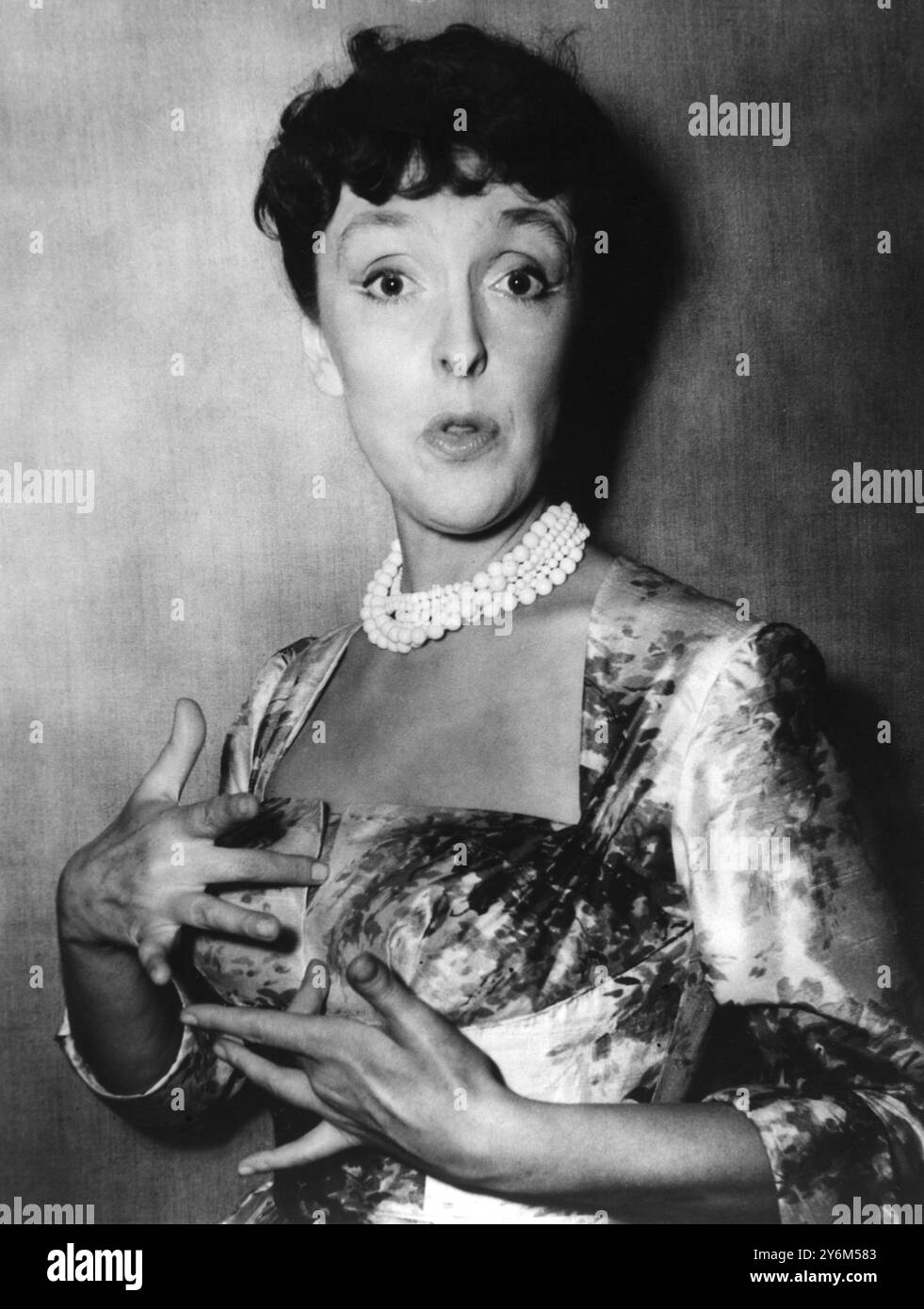 Actress and comedienne, Joyce Grenfell. June 1954 Stock Photo - Alamy