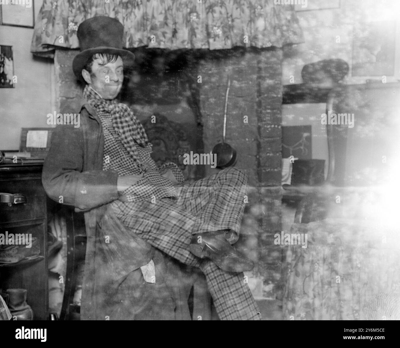 The Dickens Ball at the Queen's Hall. The comedian and actor, Mr Leslie ...