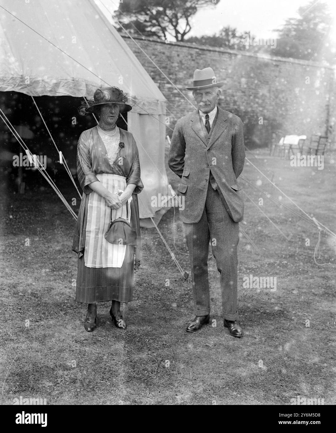 Cottage g Black and White Stock Photos & Images - Alamy