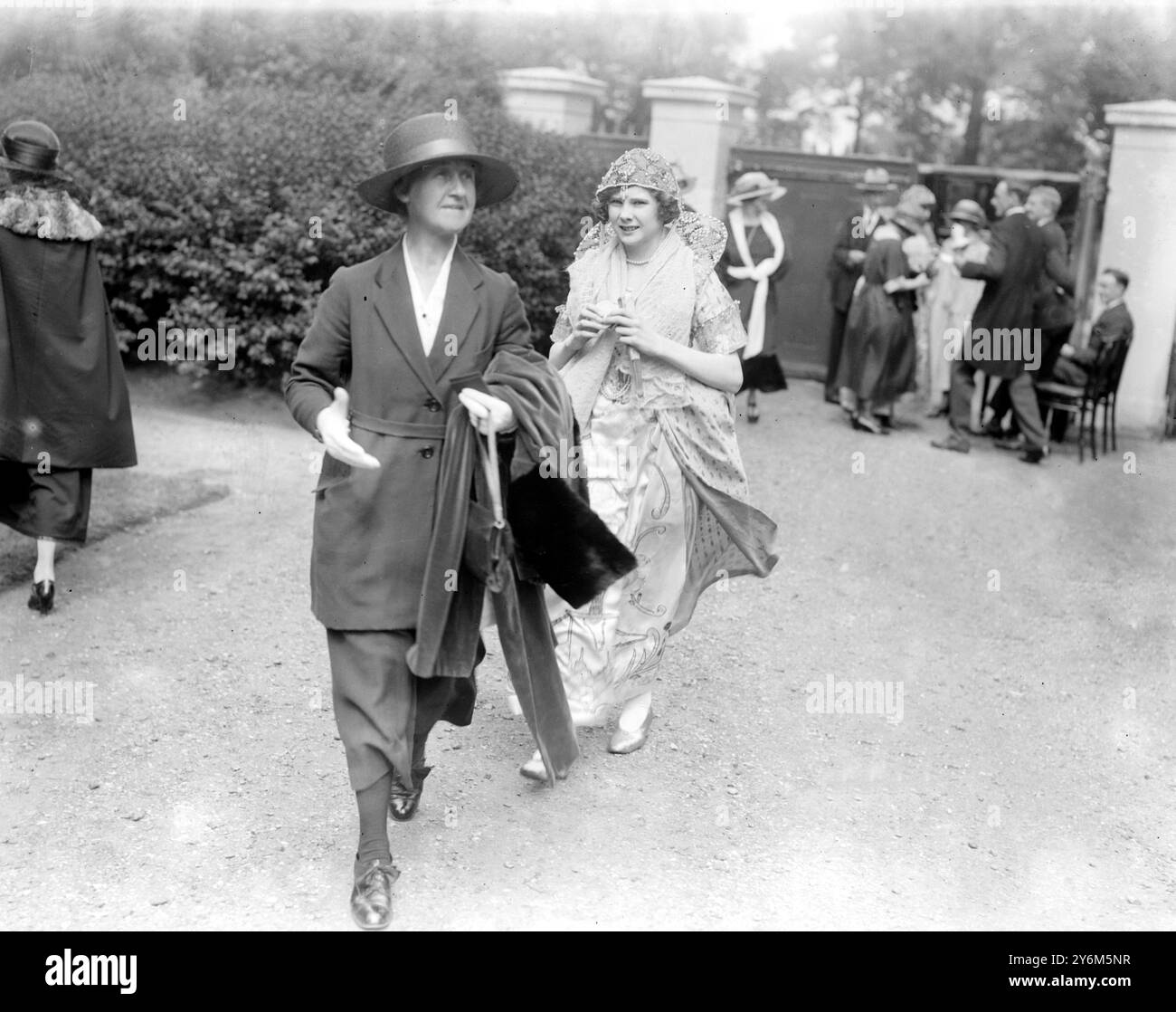 Hanover lodge regents park Black and White Stock Photos & Images - Alamy