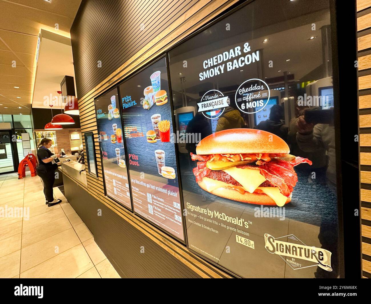 Mcdonalds fast food restaurant interior inside hi-res stock photography ...