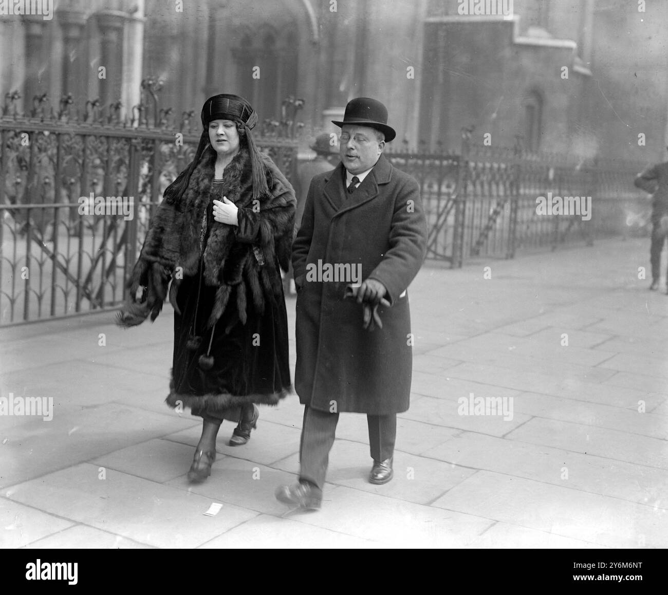 Lady Maxwell-Willshire leaving the courts after her suit for divorce. 3 ...