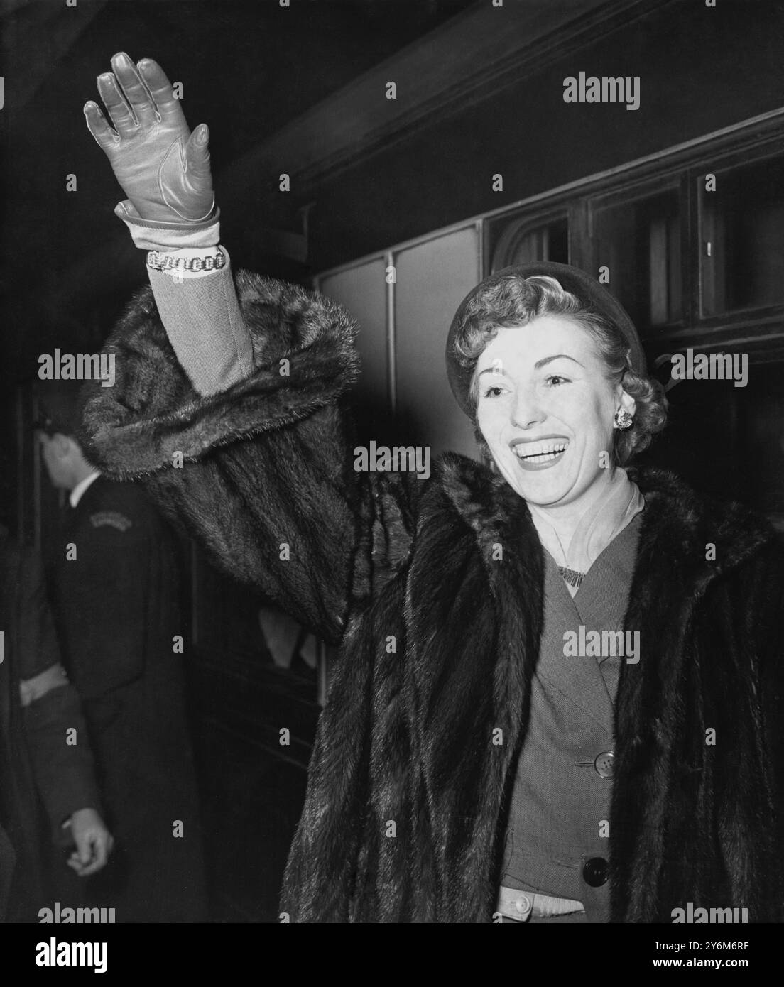 Dame Vera Lynn leaving Waterloo Station, London for her US tour ...