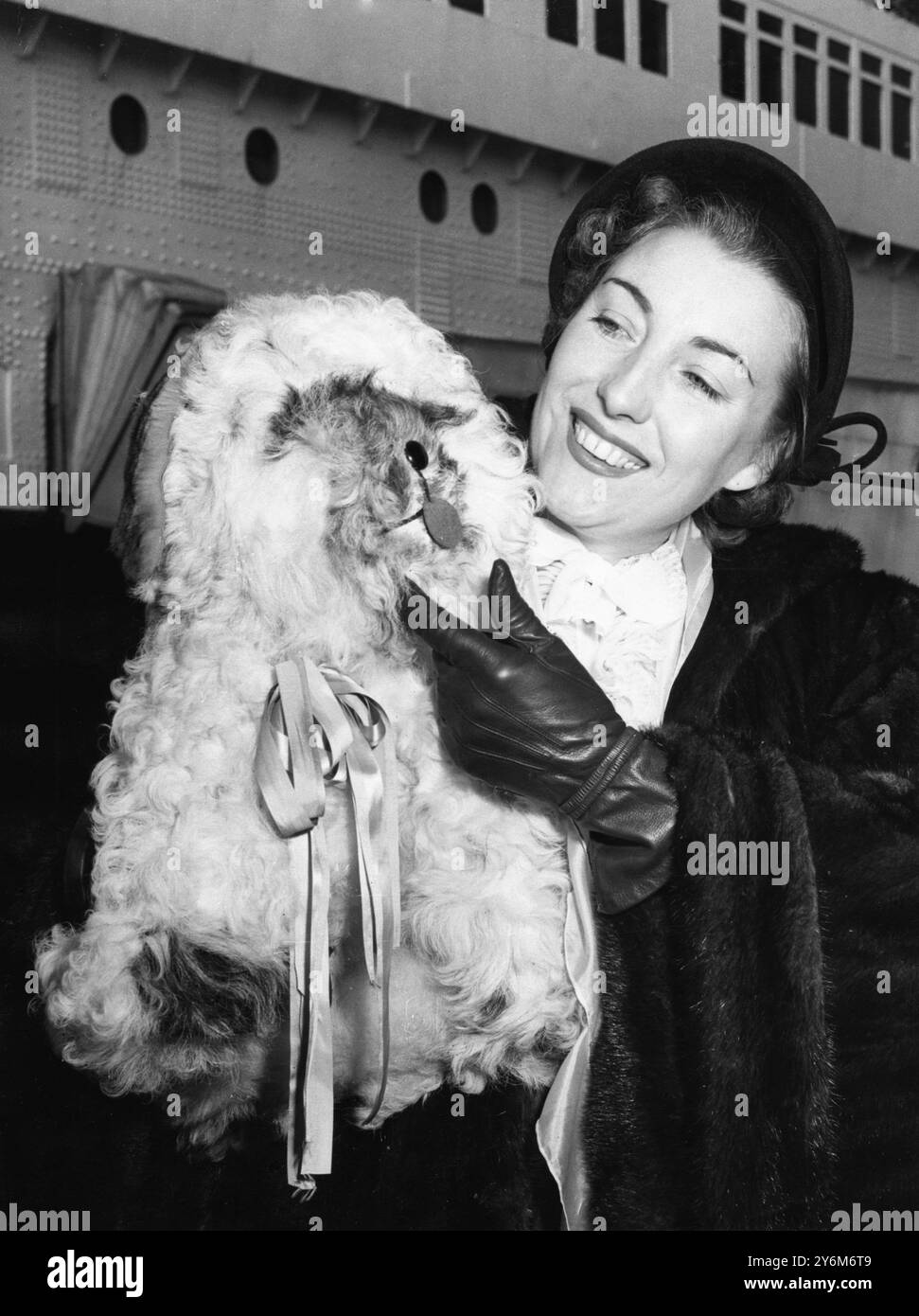 25 February 1952 Dame Vera Lynn returns with her mascot 'Meredith' from ...