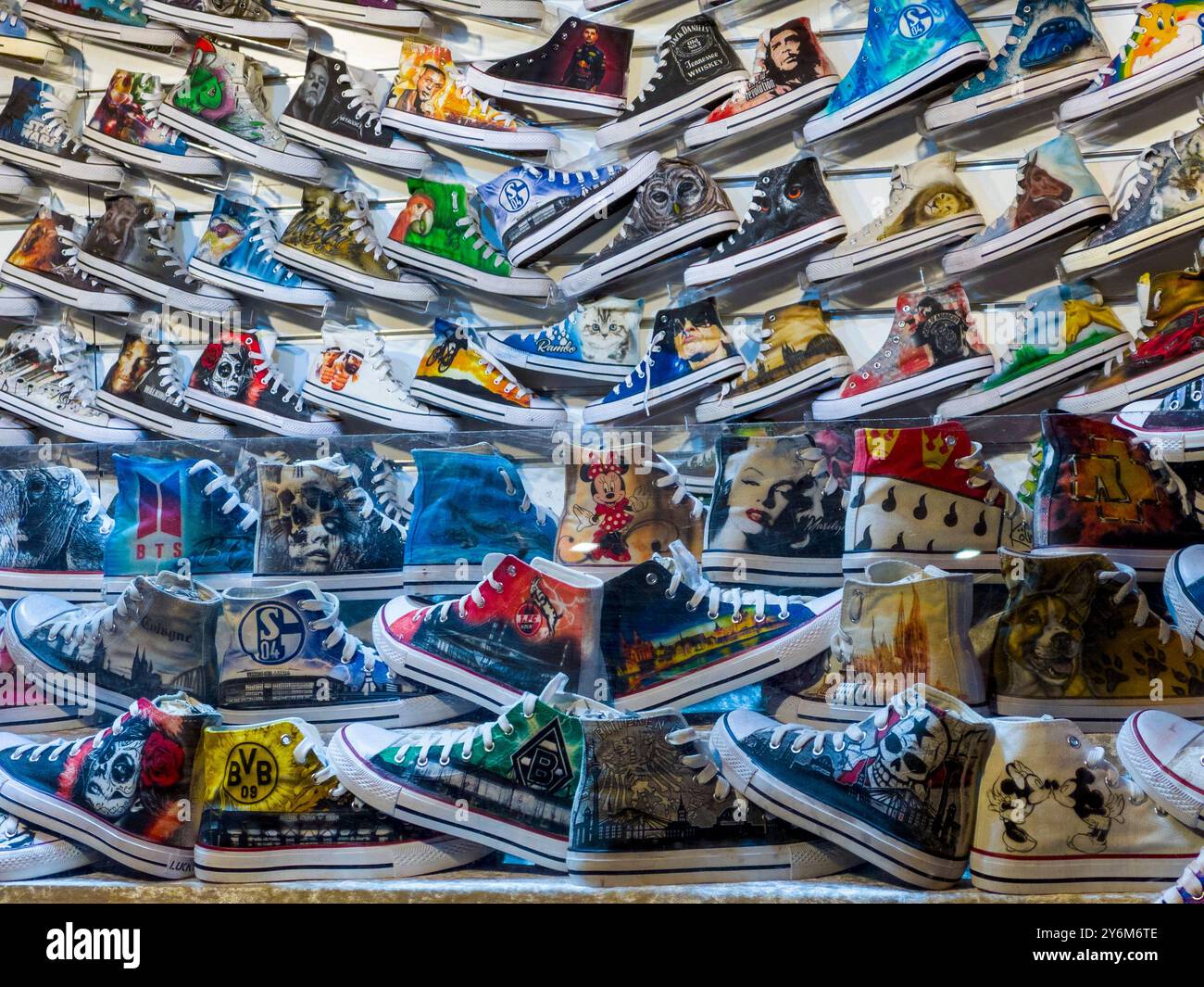 Inside shoe store hi-res stock photography and images - Alamy
