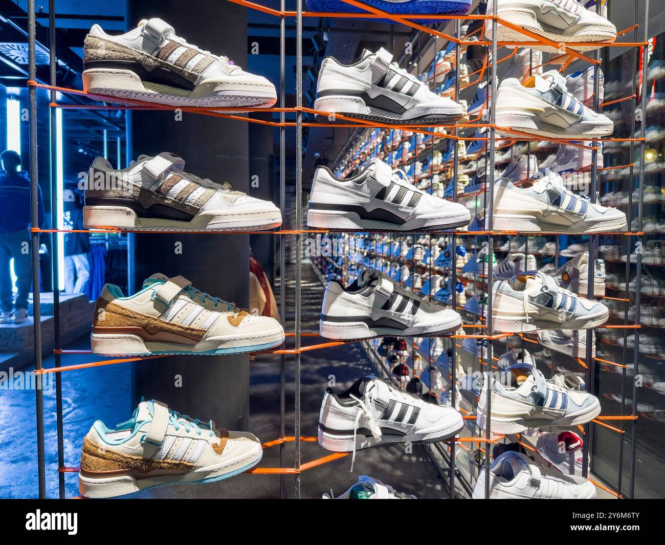 Inside shoe store hi-res stock photography and images - Alamy