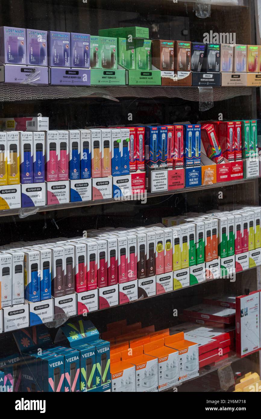 Buying cigarettes england hi-res stock photography and images - Alamy