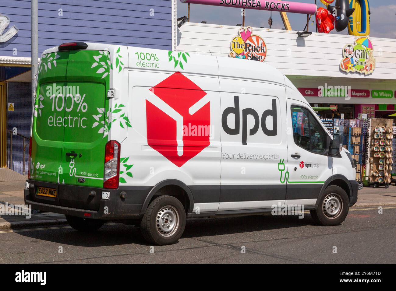 Dpd electric delivery van hi-res stock photography and images - Alamy