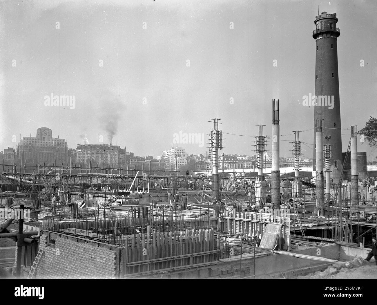 One tower bridge building Black and White Stock Photos & Images - Alamy