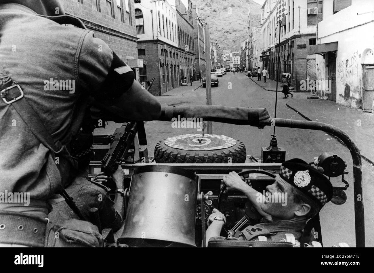 Soldiers of the Argyll and Sutherland Regiment, patrolling the Crater ...