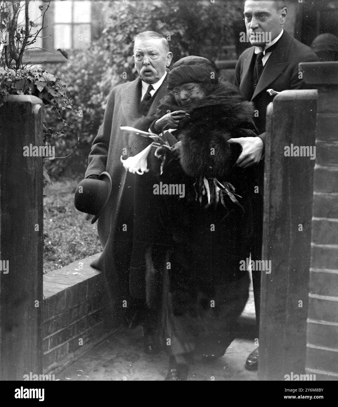 Funeral of Miss Marie Lloyd at Golden's Green. Mr and Mrs Wood - her ...