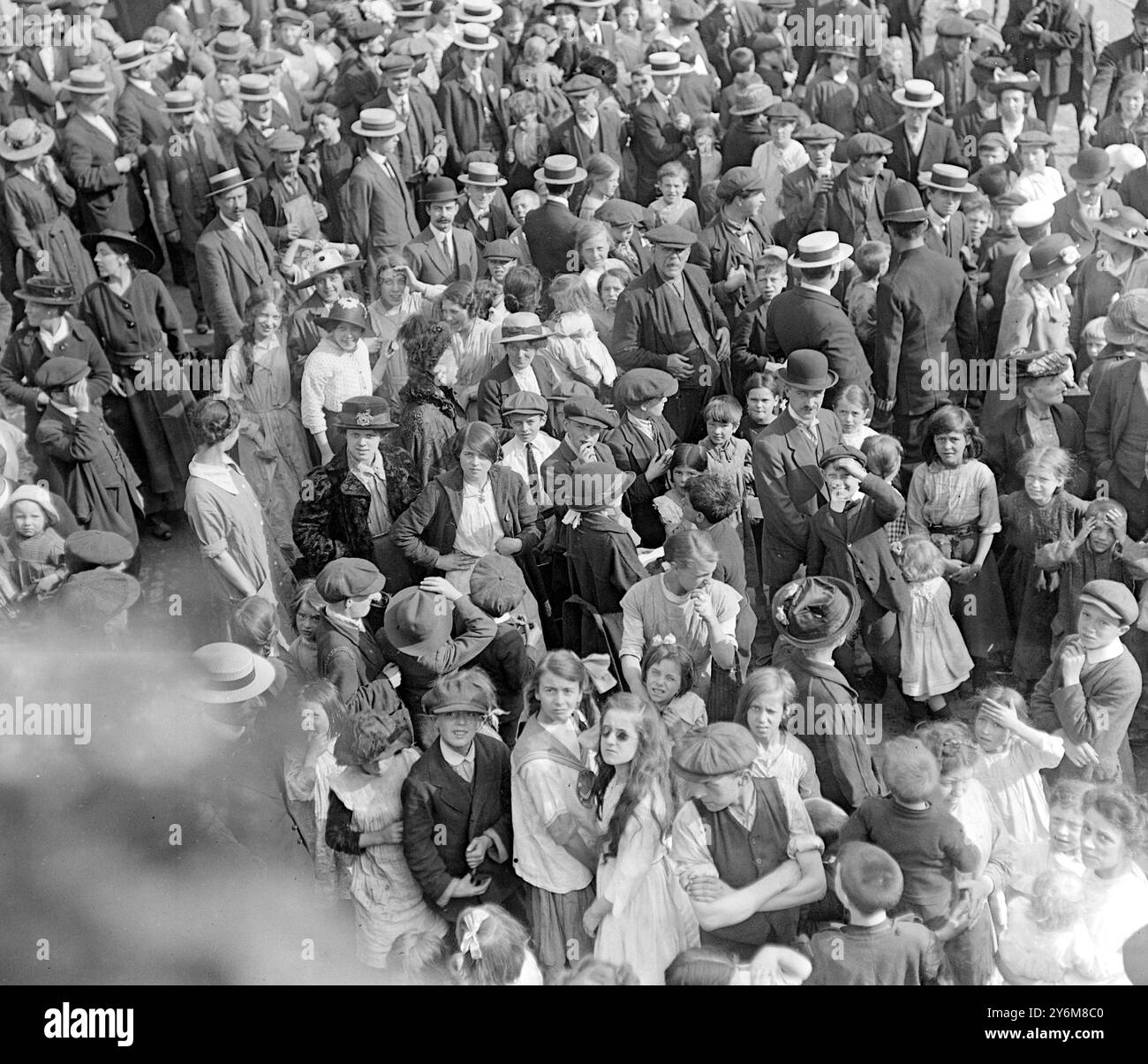 Casement Trial. Casement hanged - crowd waiting outside Pentonville ...
