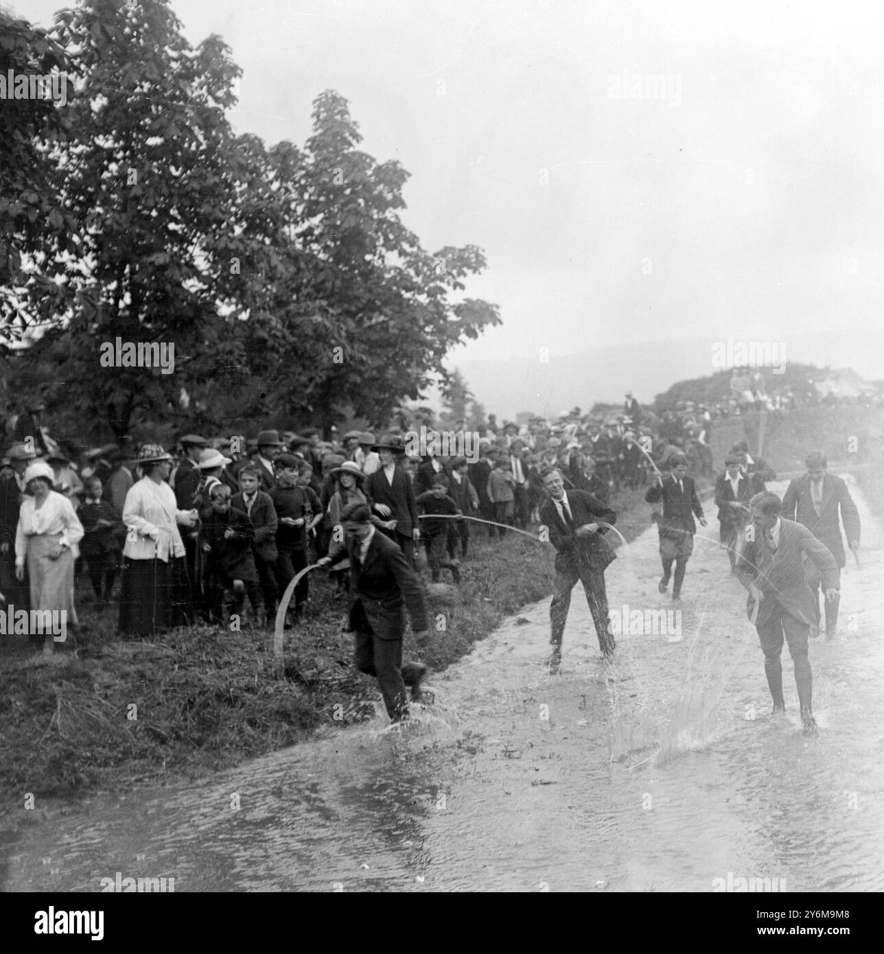 "Whipping the Leat " at Tiverton 13 September 1919 Traditionally "Withy ...
