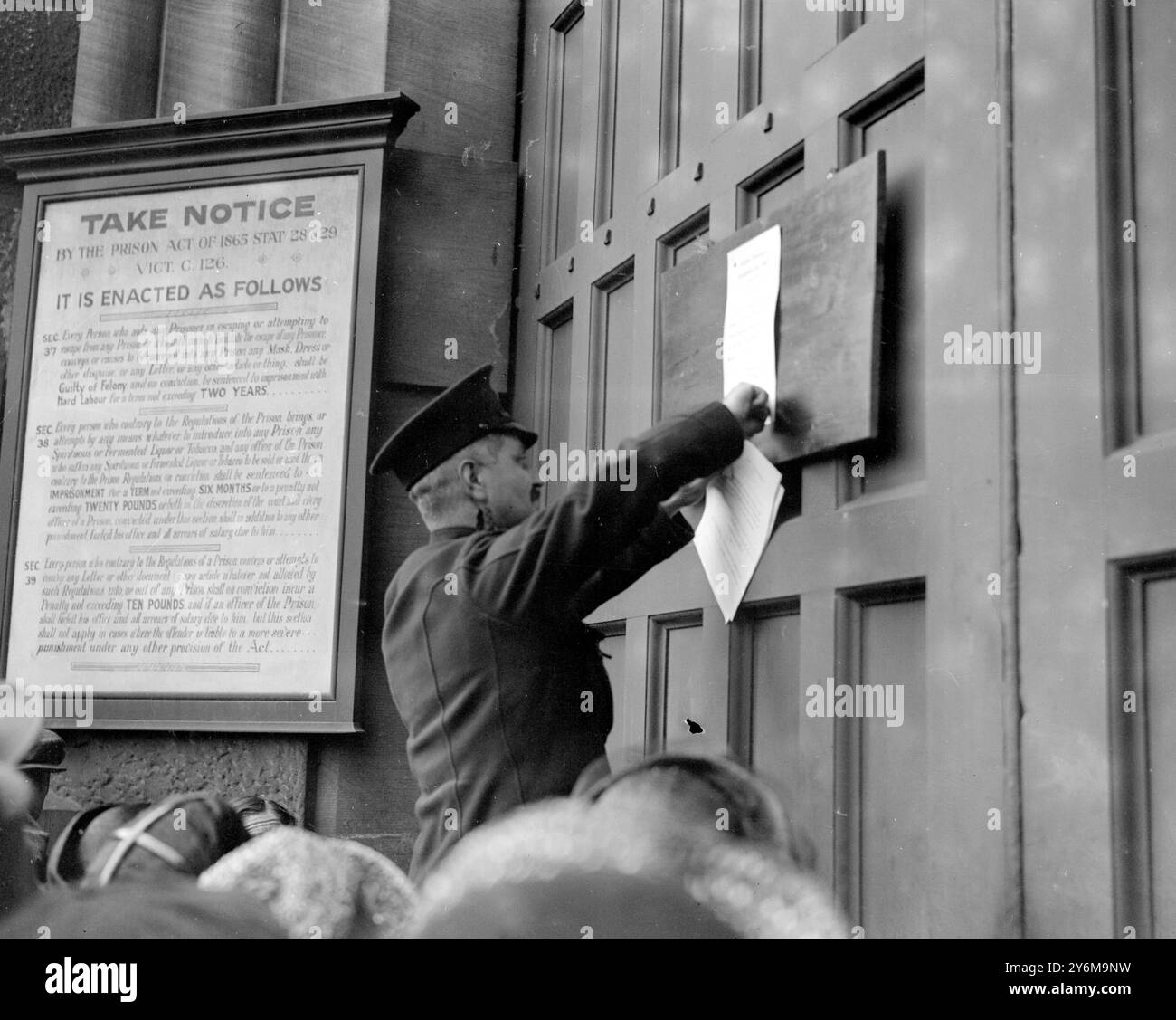 Mahon execution at Wandsworth Prison Police inspector fixing notice of ...