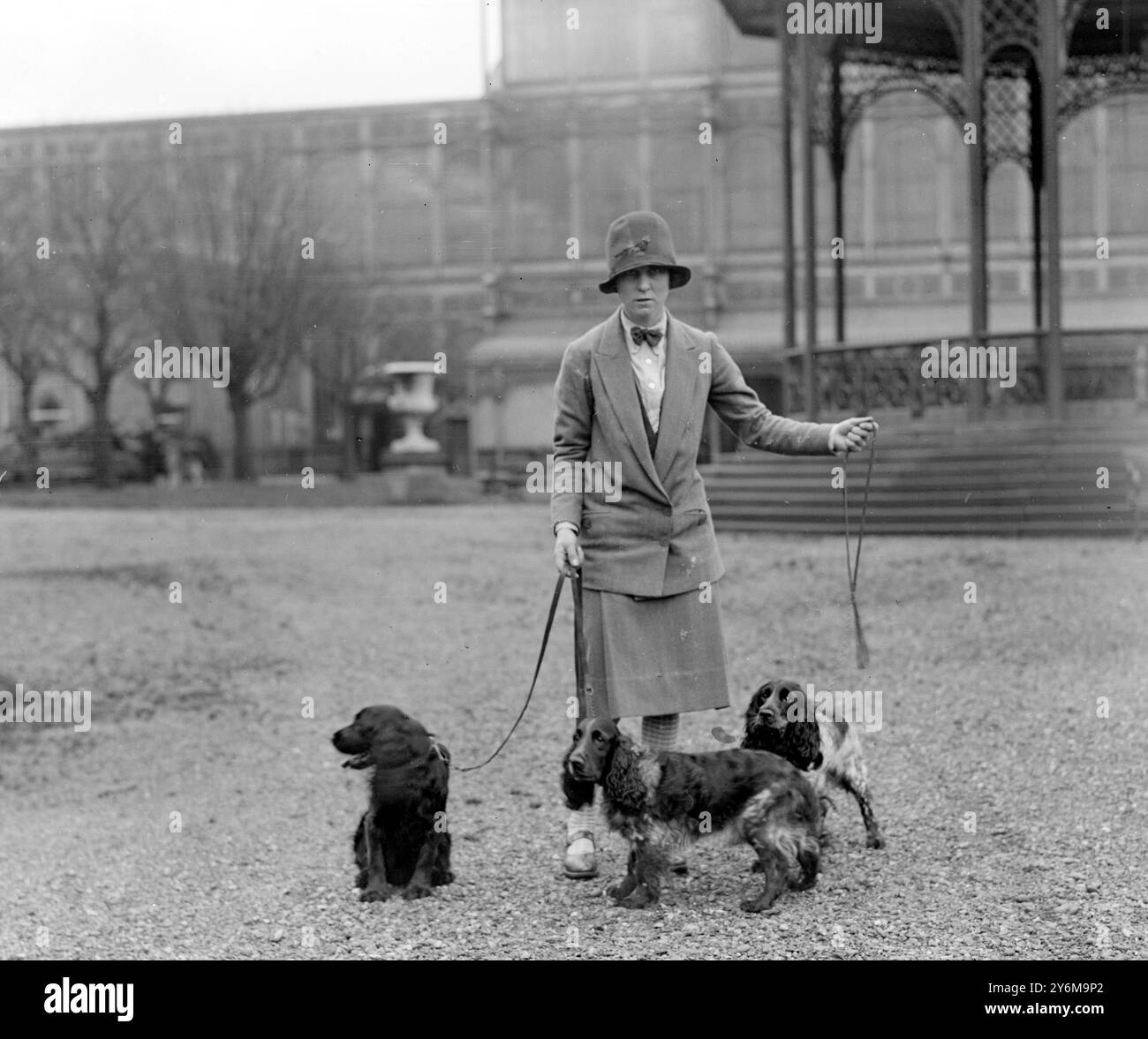 Royal Veterinary College Dog Show at the Crystal Palace. Miss Fernandes ...