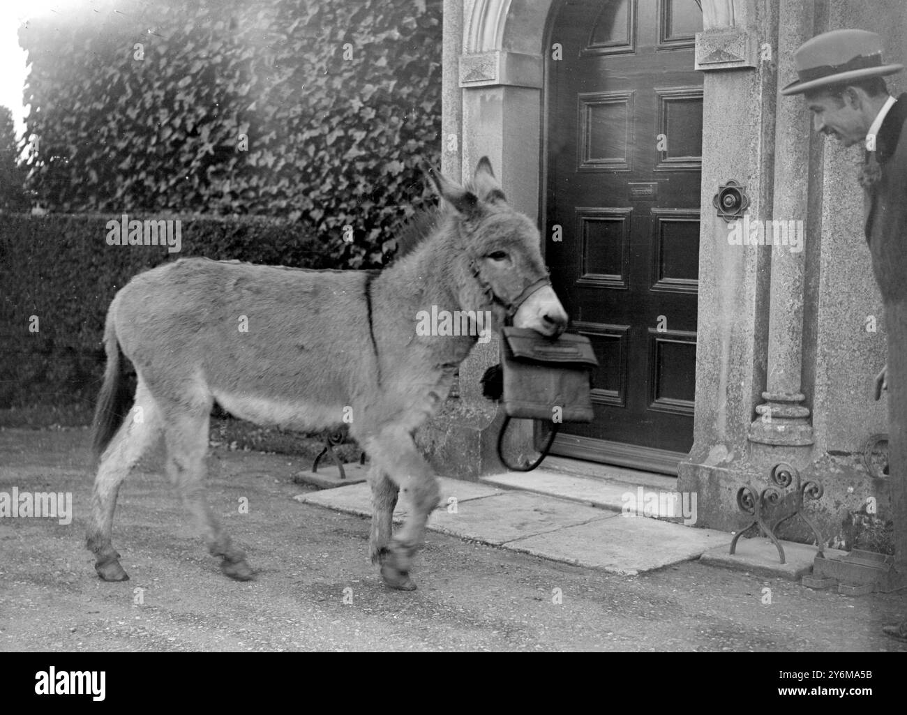 Manor house lodge Black and White Stock Photos & Images - Alamy