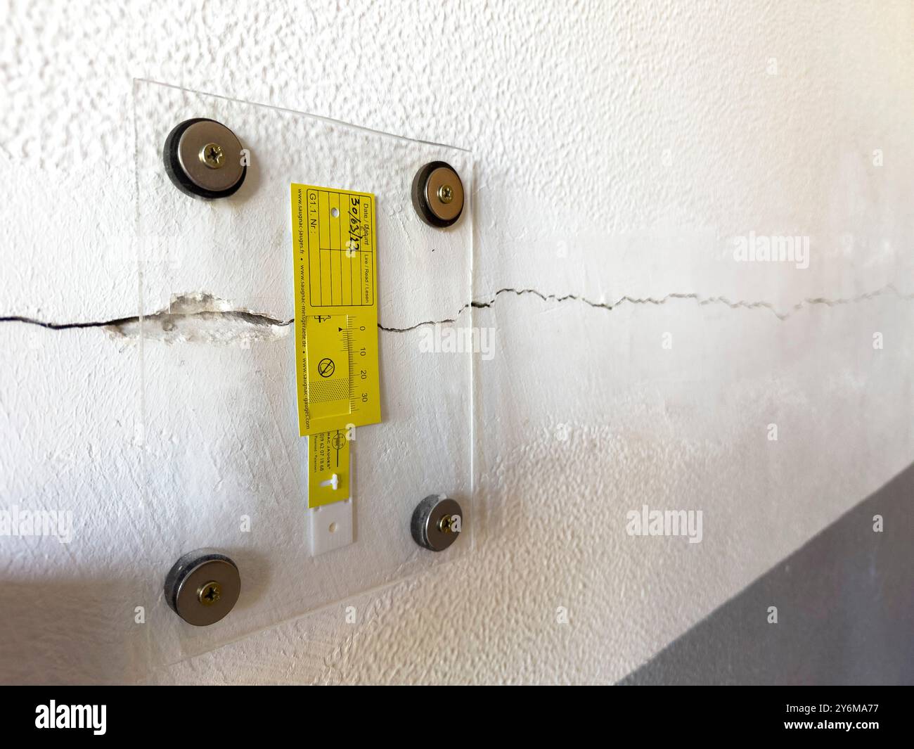 Fissurometer, to follow the evolution of a crack Stock Photo - Alamy