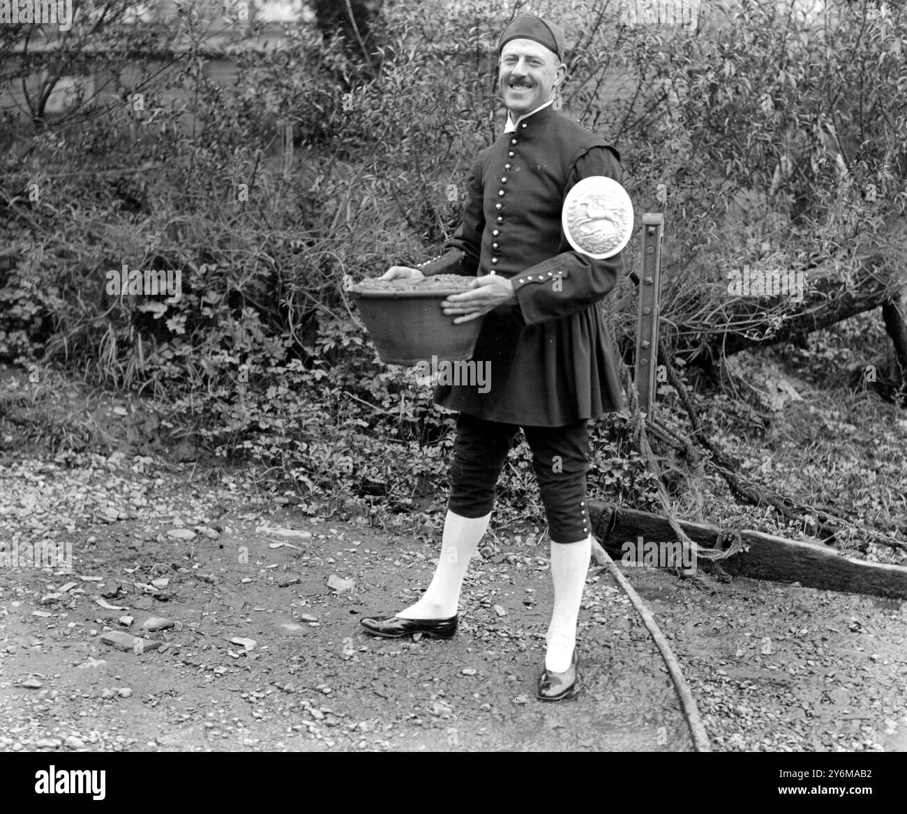 "Landing the Pie" at Eel Pie Island, Twickenham. King Henry VIII and ...