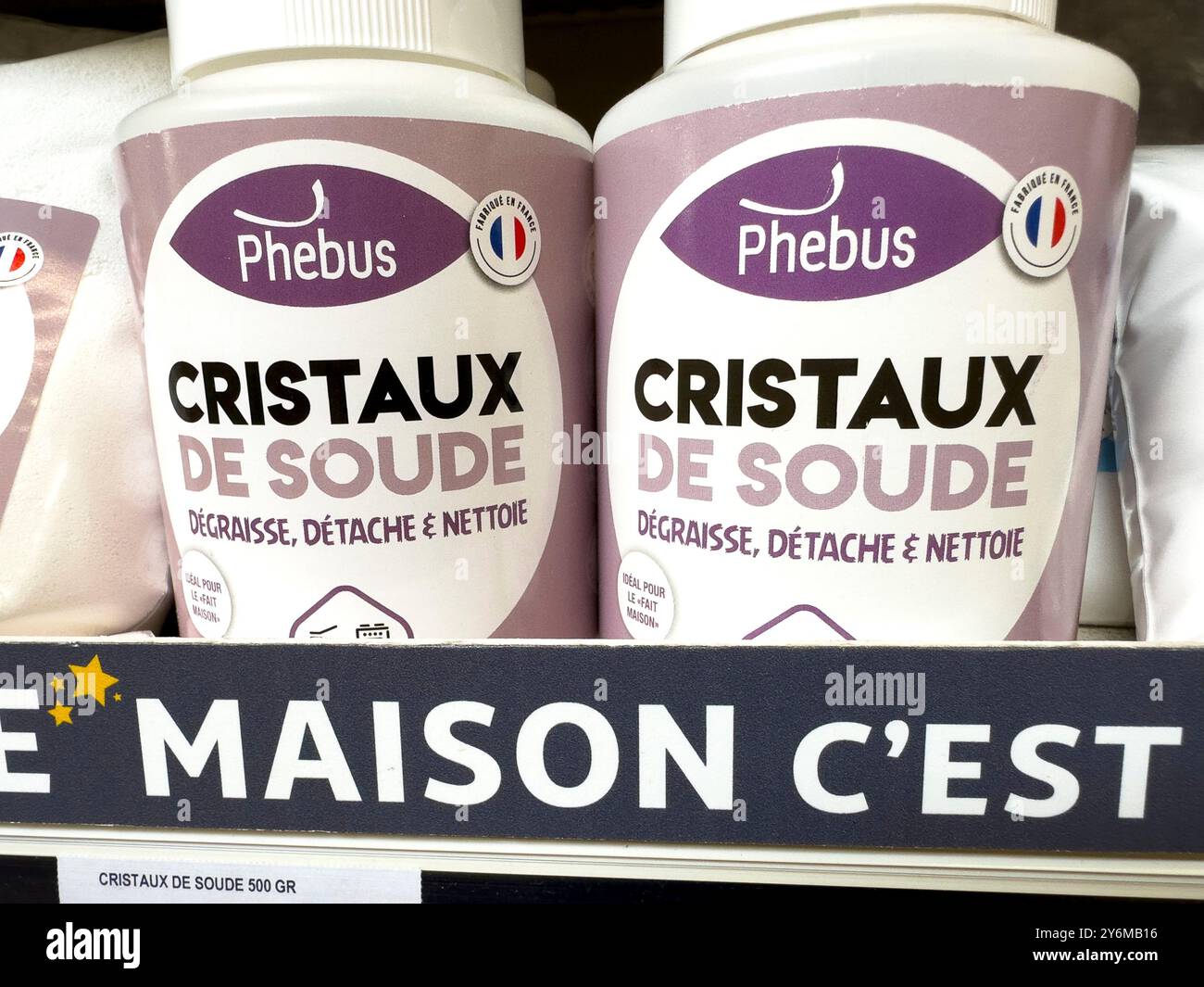 Food products shelf hi-res stock photography and images - Alamy