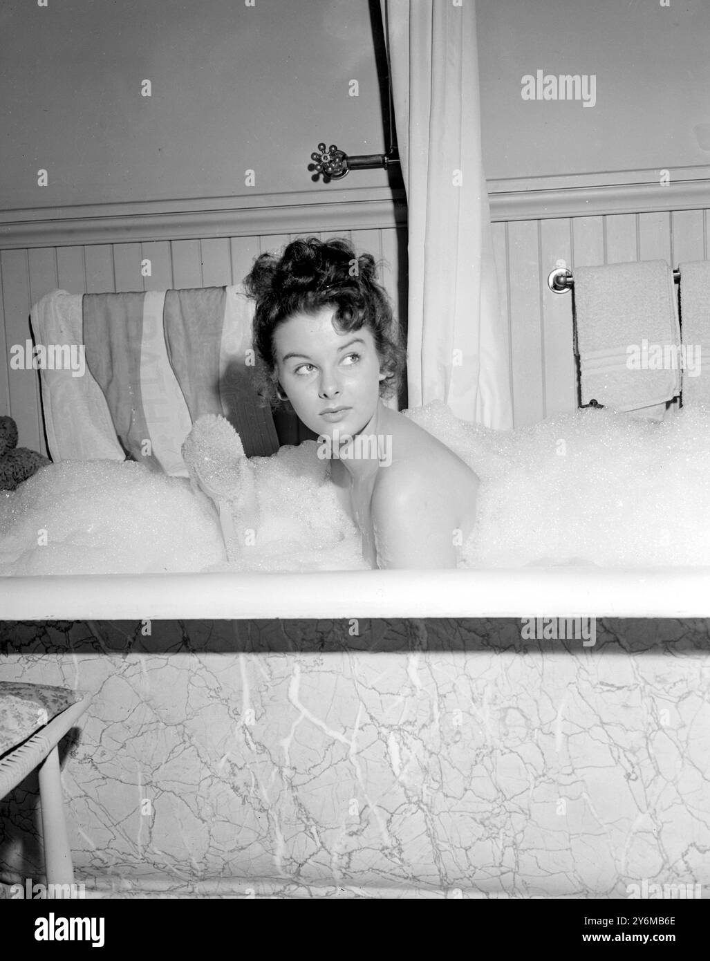 Bubble bath scene in Paramount's "Pleasure Island". In the tub taking advantage of the situation ...