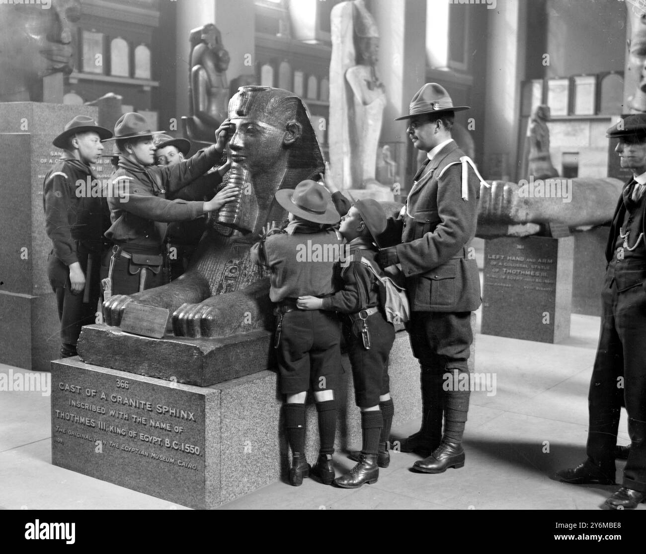 Worcester Boy scouts visit the British Museum Stock Photo - Alamy