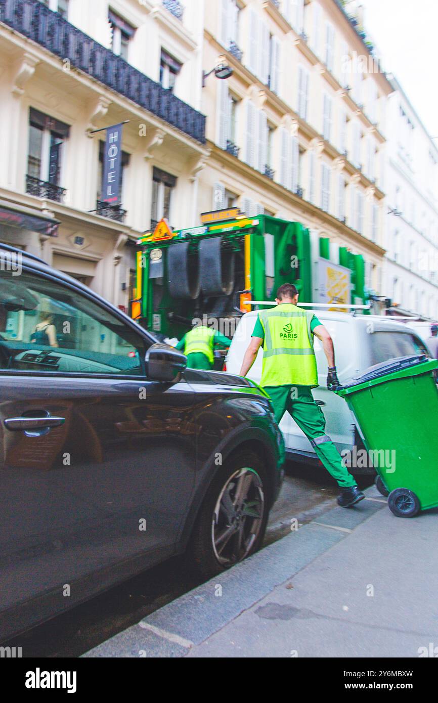 France, Paris, cleanliness, employees of the city of Paris in charge of ...