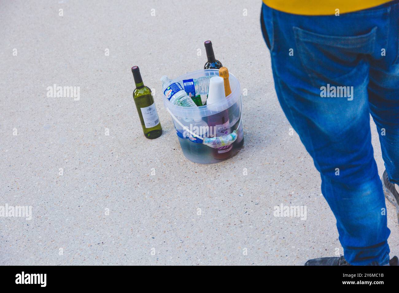 Paris france french salesman hi-res stock photography and images - Alamy