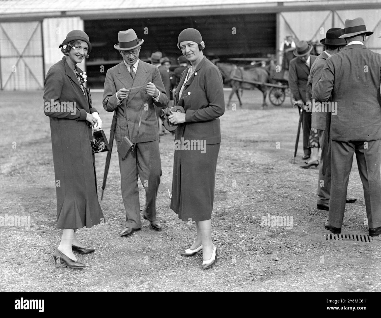 "Graf Zeppelin" at Hanworth. Princess Bismarck (left) and Kathleen Lady ...