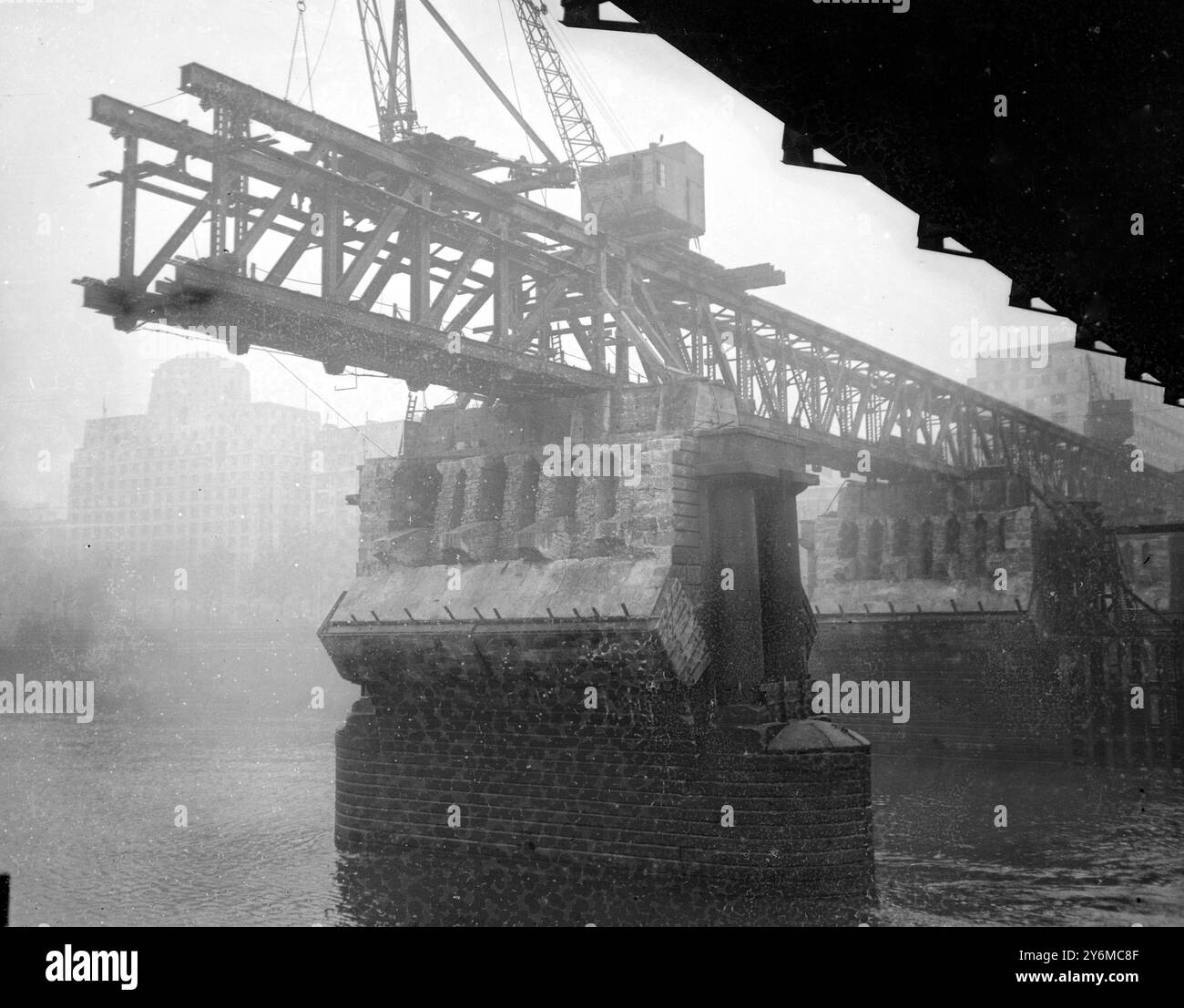 The delicate task of removing the arches of Waterloo Bridge has now ...