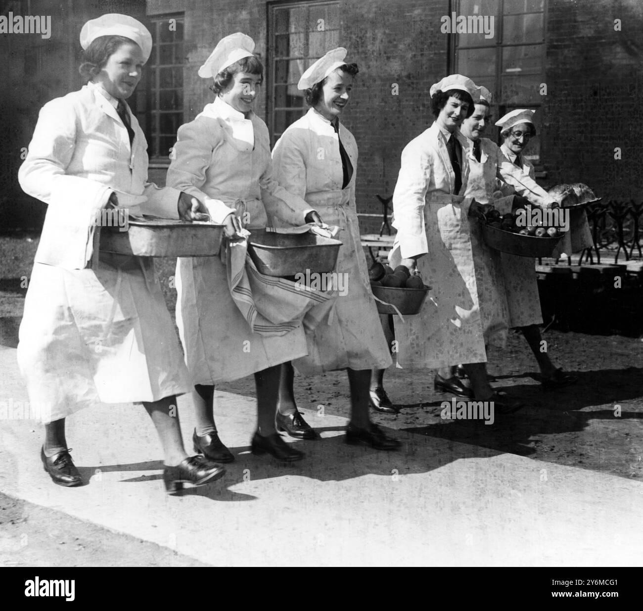 W.A.A.F Cooks on Parade Cooks of the Women's Auxiliary Air Force going ...