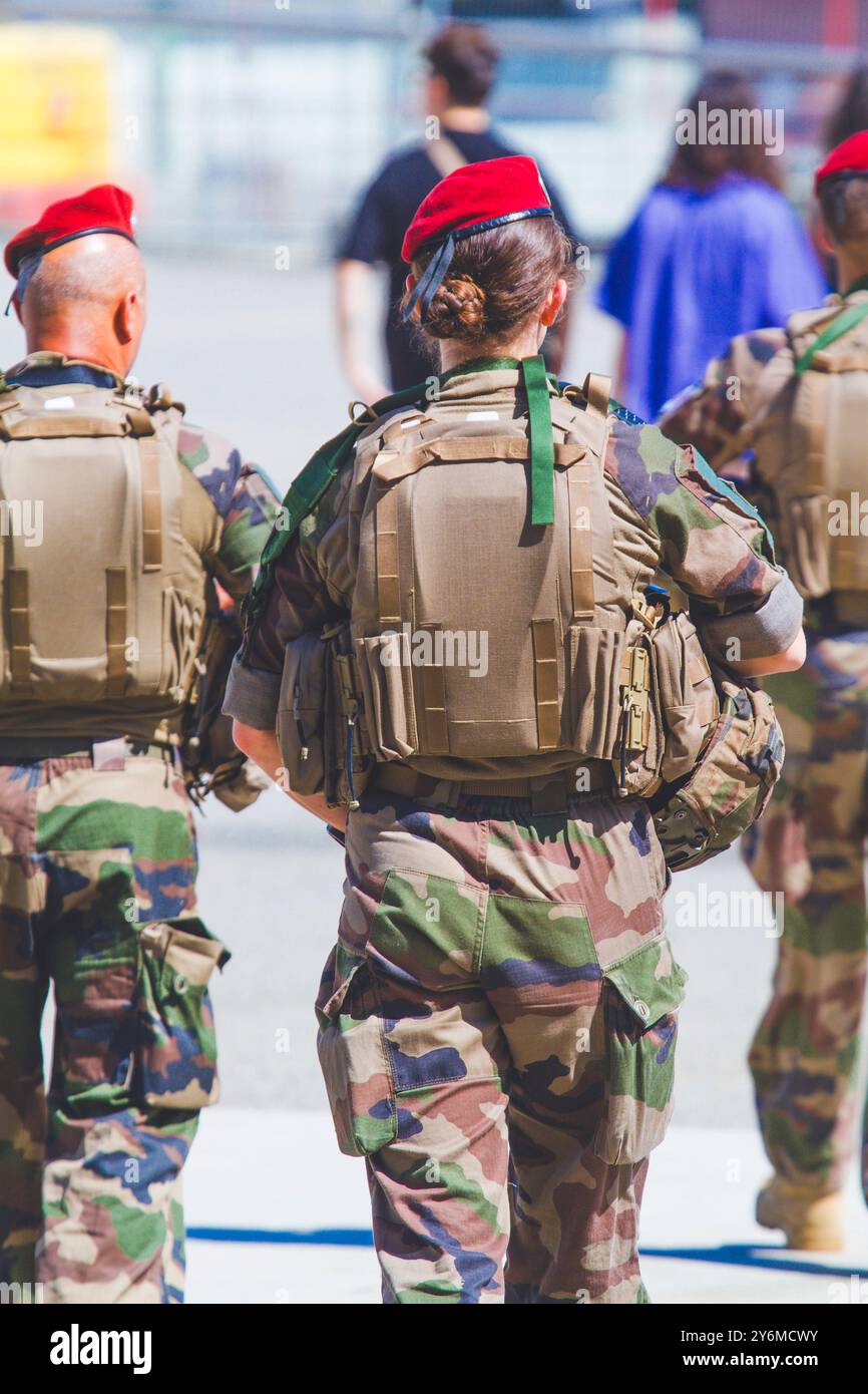 France, Paris, soldiers of the sentry force in the defense district ...