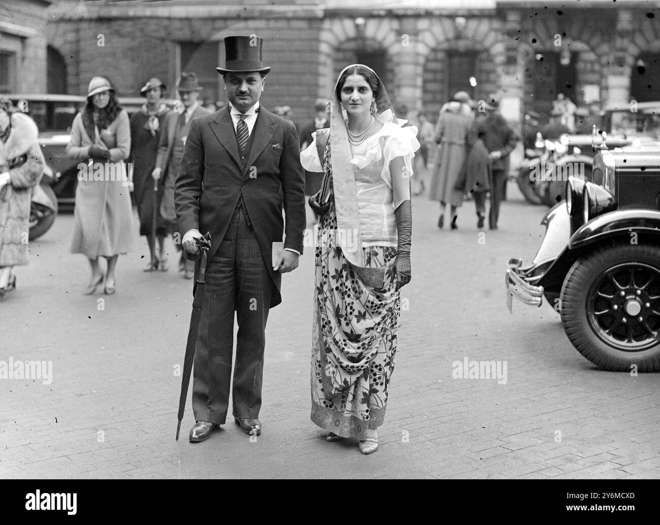 Private view day royal academy Black and White Stock Photos & Images ...