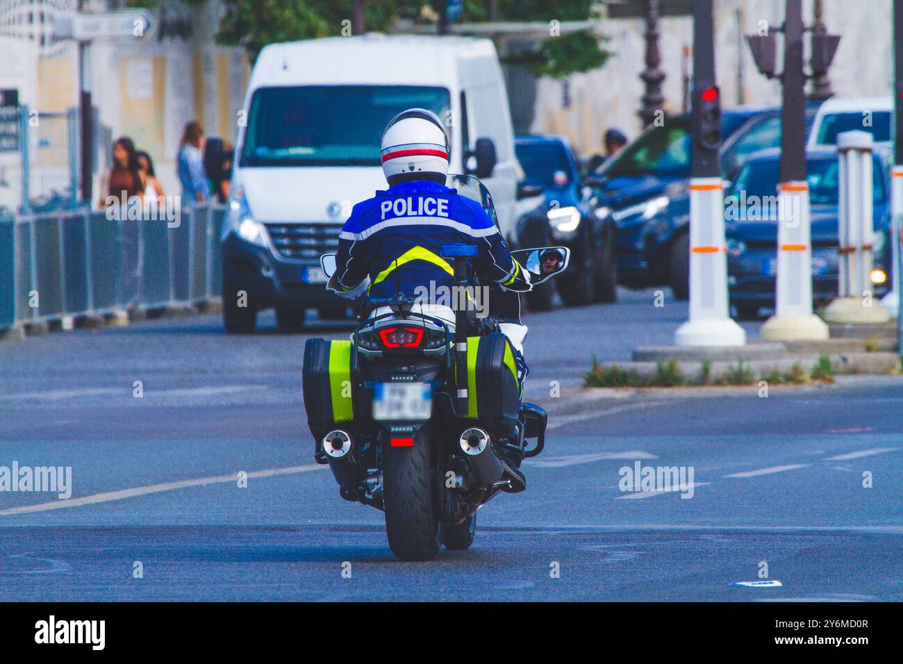 Paris policeman hi-res stock photography and images - Alamy
