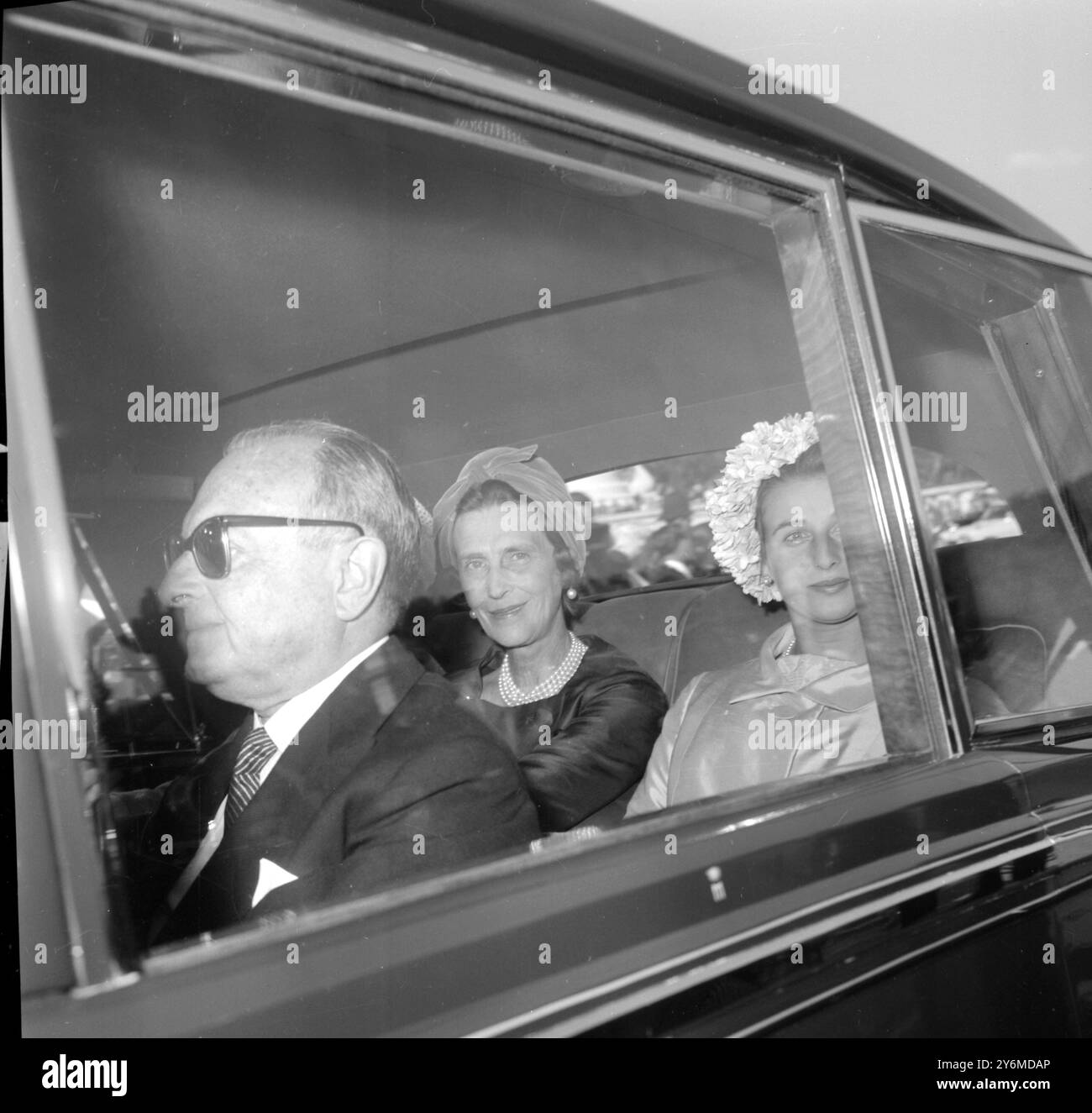 London: Two Princess are pictured on their arrival at Buckingham Palace ...