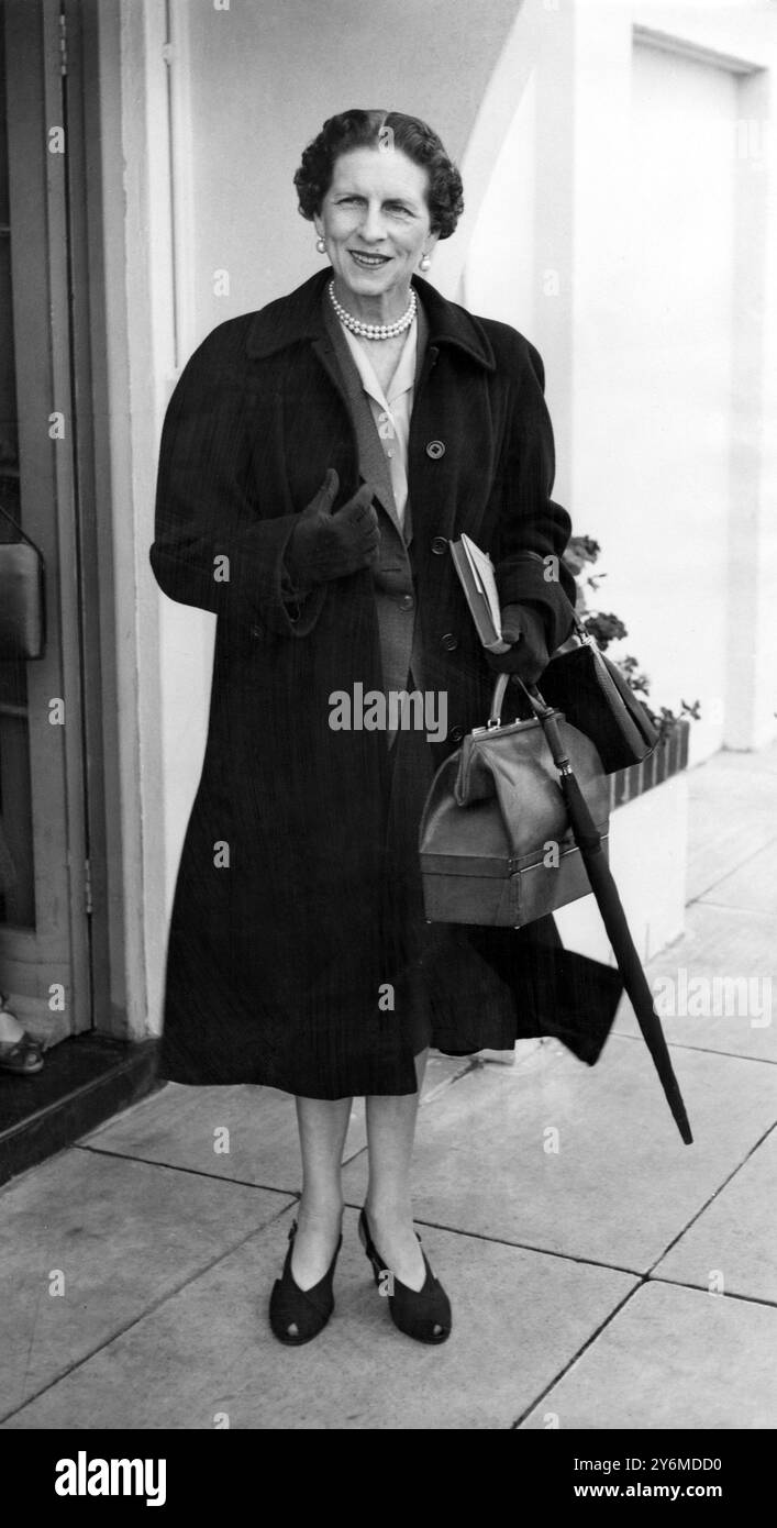 Ex-Queen Helen of Romania leaves London airport for Geneva 18th August ...