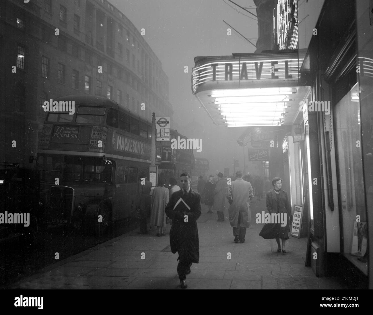 London strand 1950s hi-res stock photography and images - Alamy